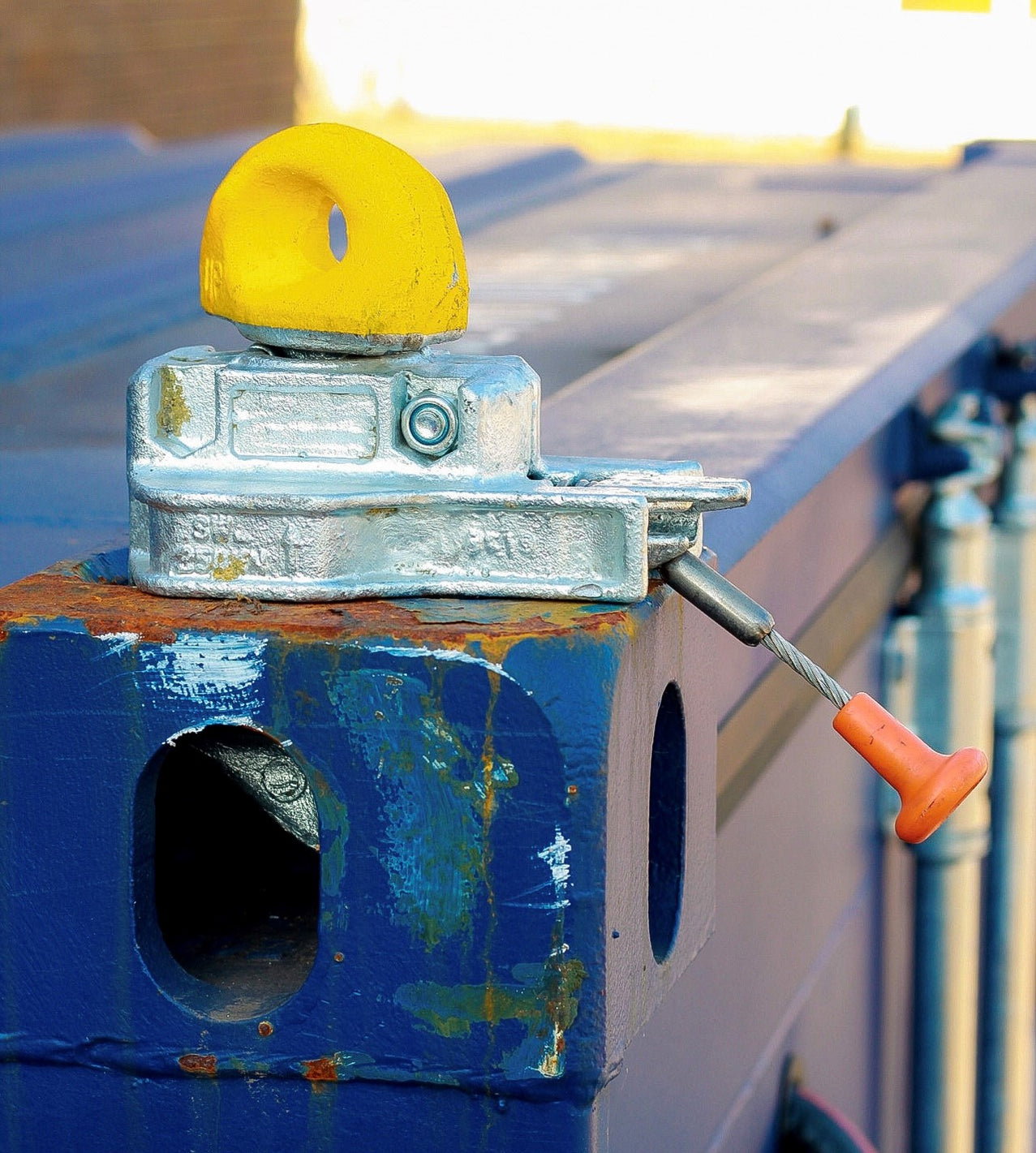 Semi-Automatic Twist Lock for Shipping Containers - QCA — Quickfit ...